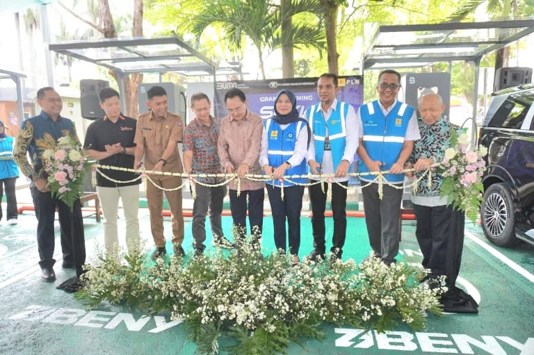 PLN Resmikan SPKLU Center Pertama di Indonesia, Siap Layani Pemudik di ...